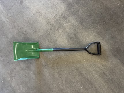 Shovel complete with pole for oilspill | Products | Traconed