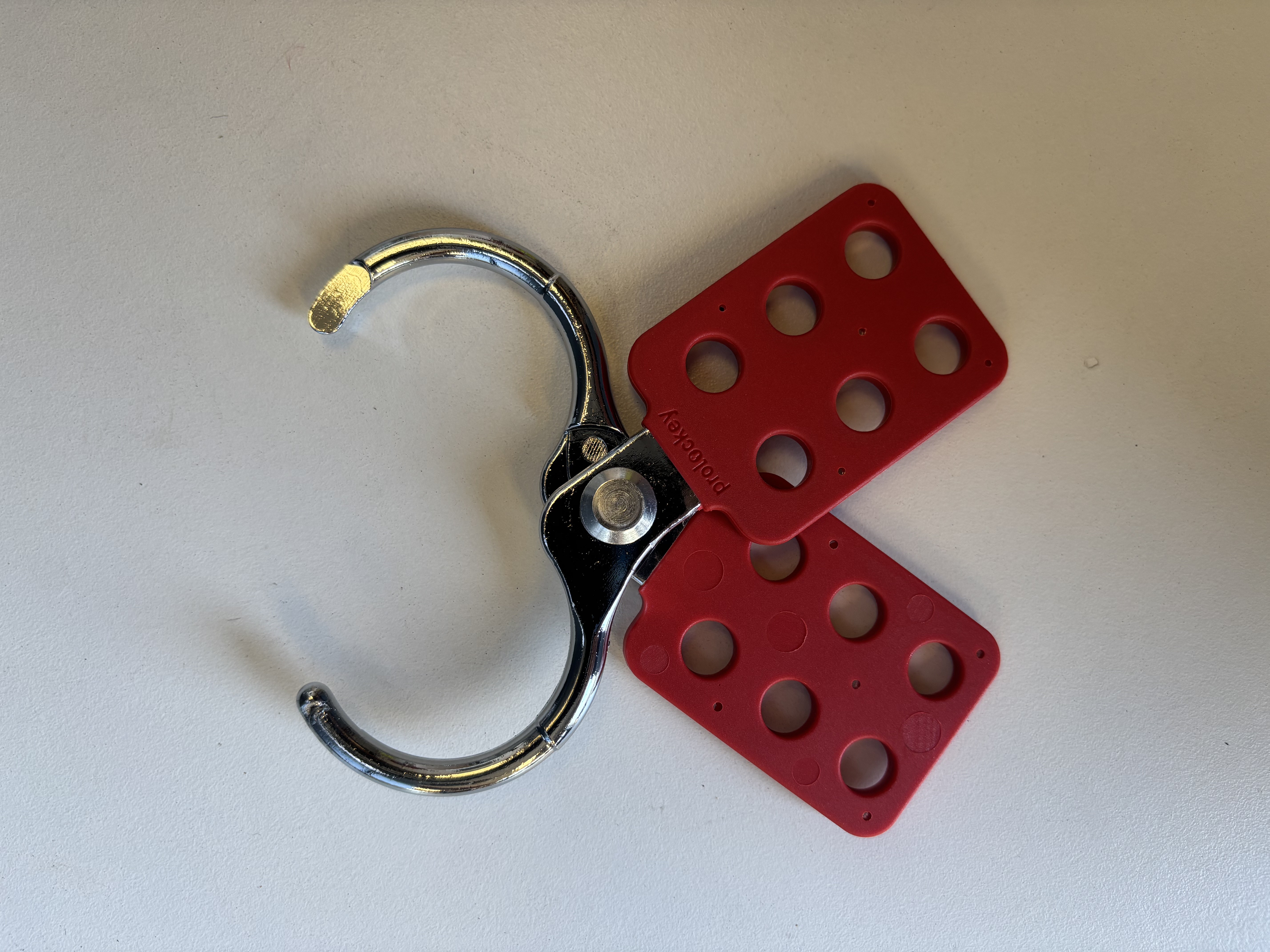 Aluminised Lockout Hasp Jaw size 25mm upto 6 locks | Products | Traconed
