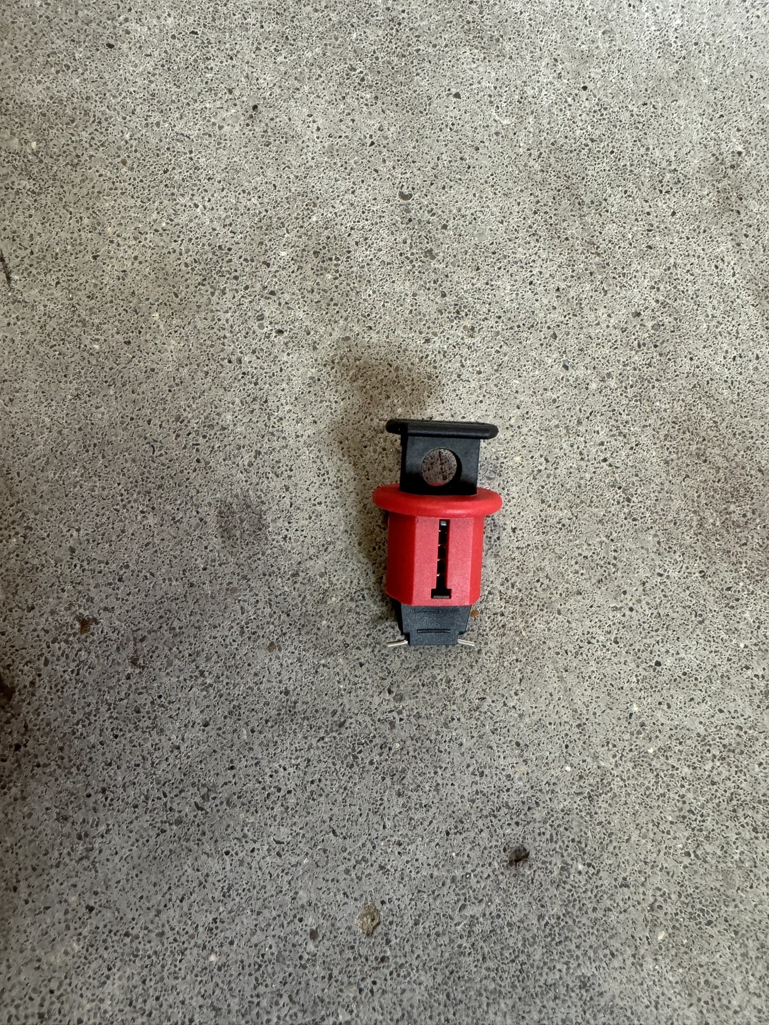 Mini circuit breaker lockout pins out standard | Products | Traconed