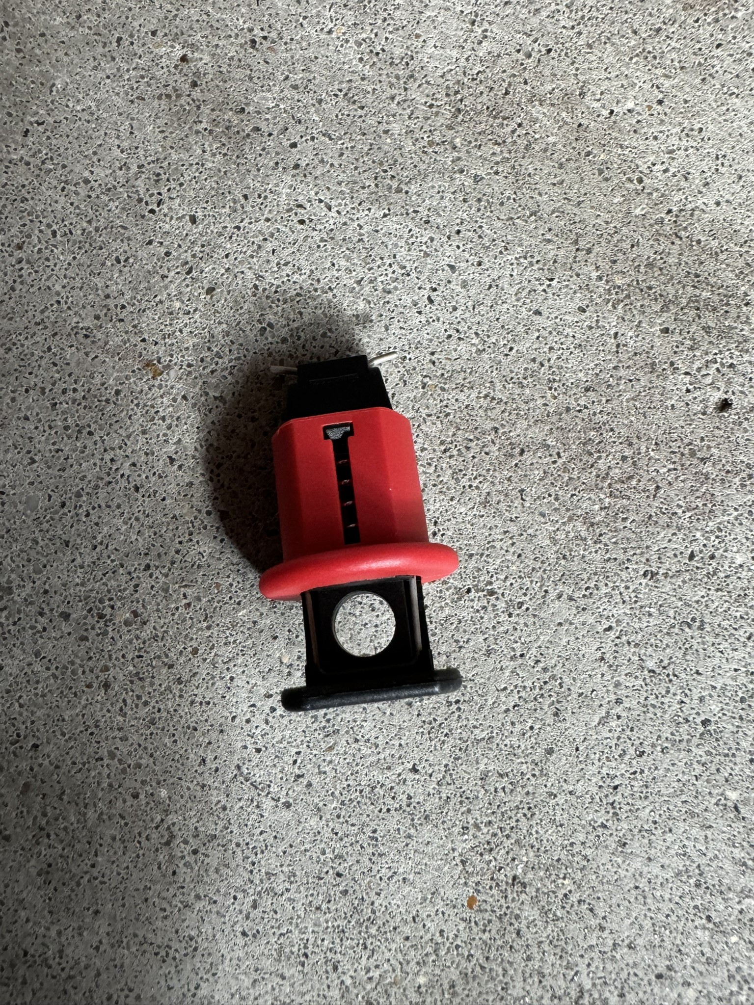 Mini circuit breaker lockout pins inside 17mm | Products | Traconed