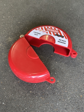 Gate valve lockout for handwheel 127mm upto 165mm | Products | Traconed